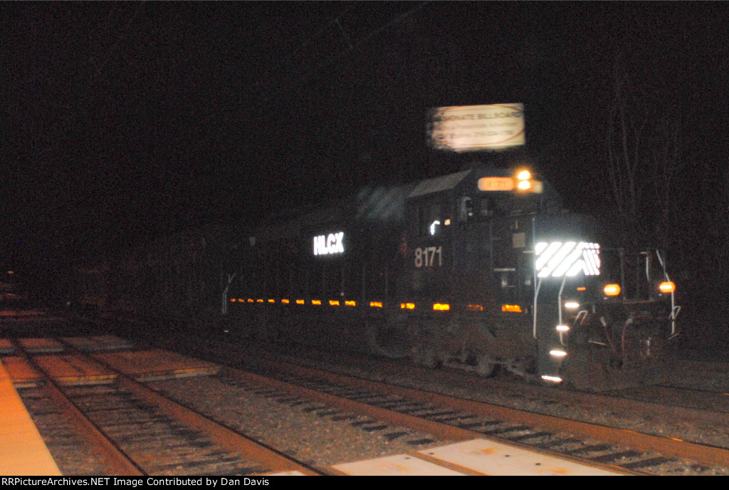 HLCX SD40-2 8171 bounces back on Q707-07